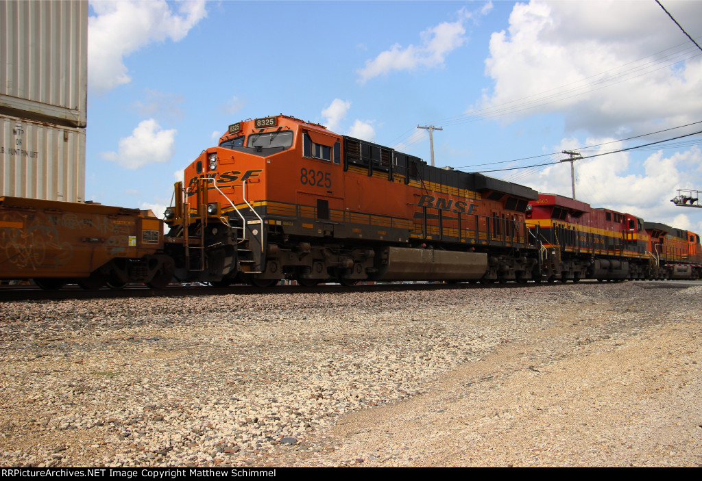 BNSF 8325